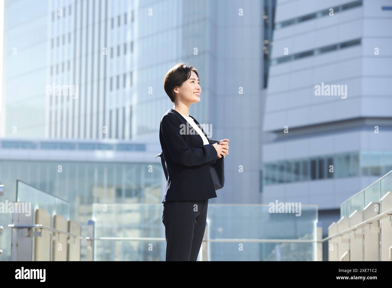 Women gazing distance hi-res stock photography and images - Alamy