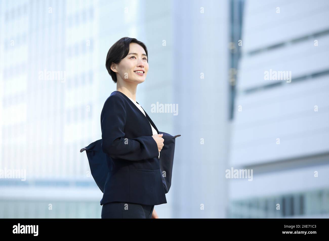 Women gazing distance hi-res stock photography and images - Alamy