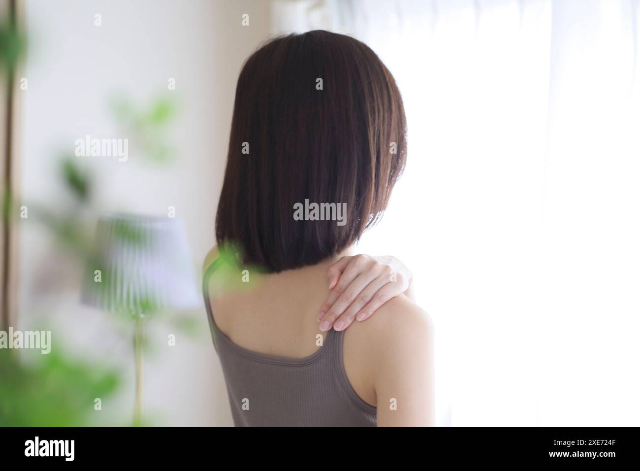 Hand on shoulder hi-res stock photography and images - Alamy