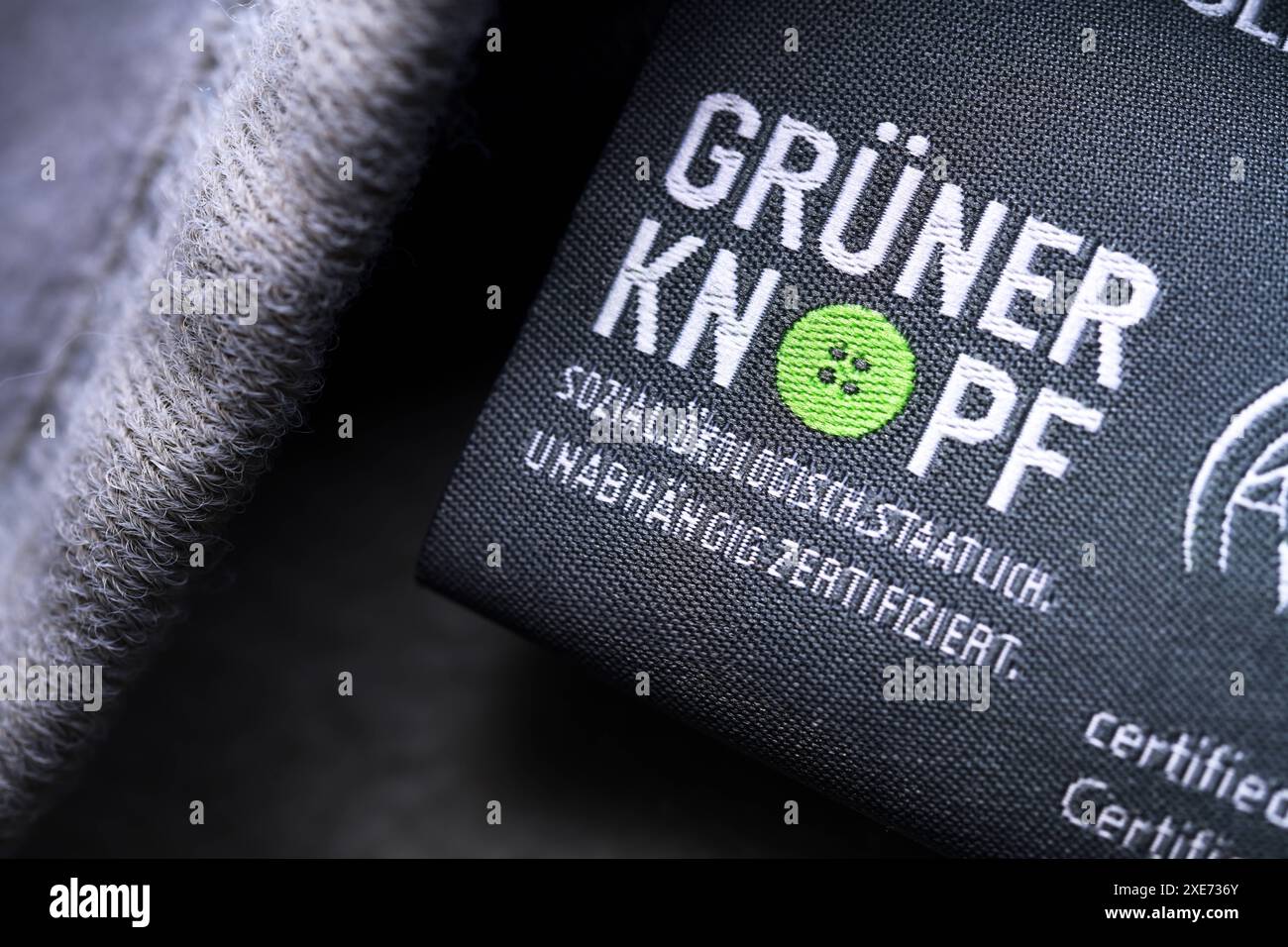 Grüner Knopf, staatliches Siegel zur Kennzeichnung von nachhaltigen ...