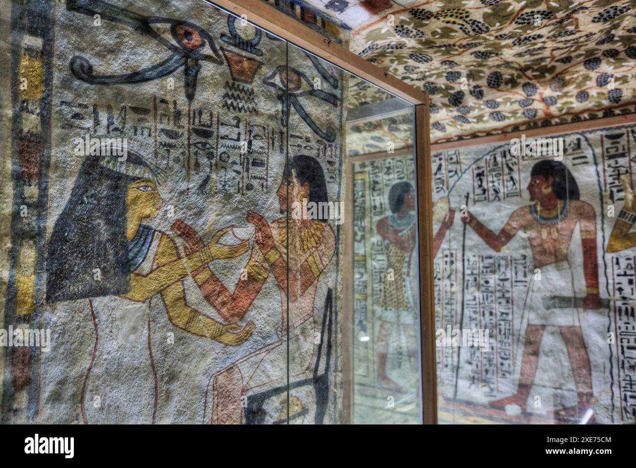 Image of Sennefer on right, Tomb of Sennefer, TT96, Tombs of the Nobles ...