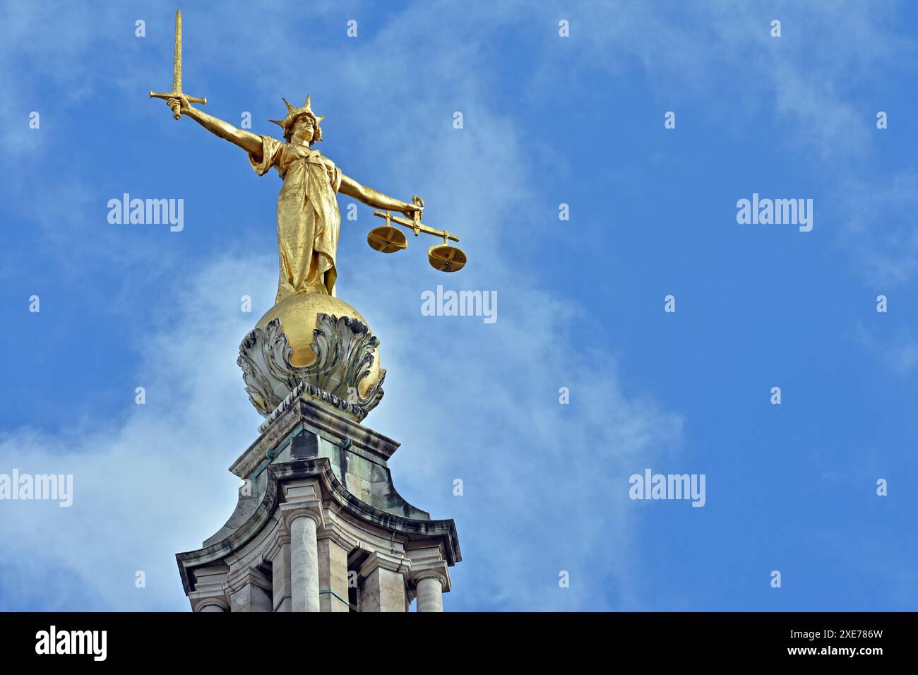 Statue of Justice, Old Bailey, Central Criminal Court, London, England ...