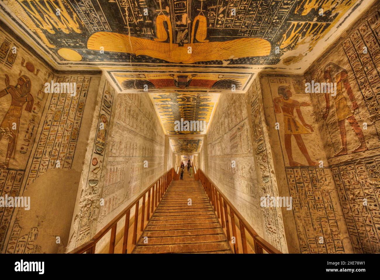 Ceiling reliefs with descending corridor steps hi-res stock photography ...