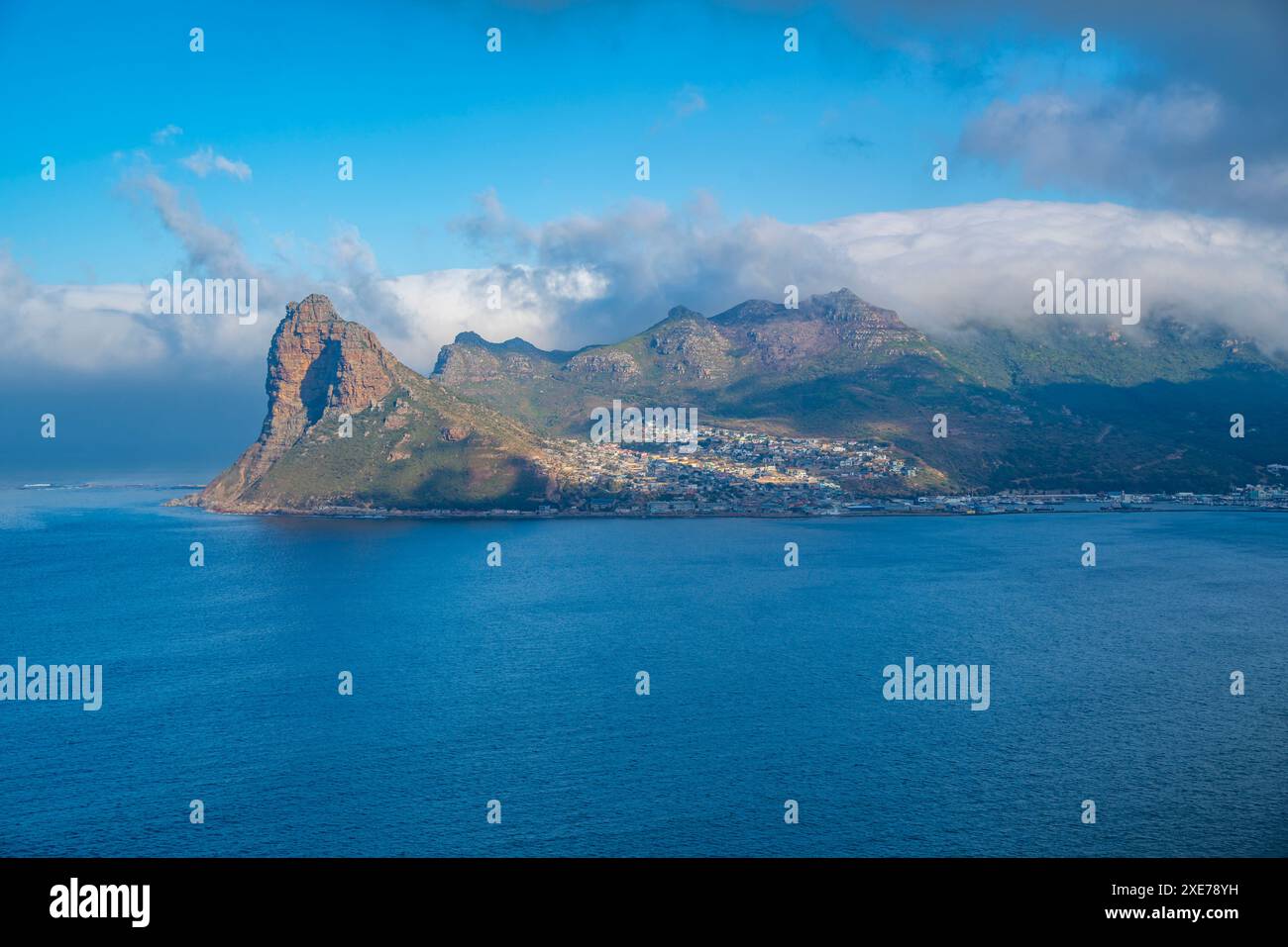 View of Hout Bay from Chapmans Peak Drive, Hout Bay, Table Mountain ...