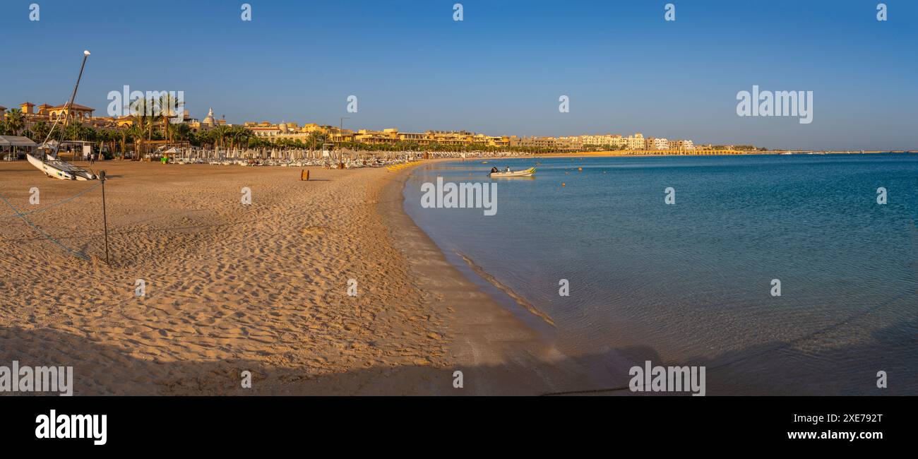 View of beach in Sahl Hasheesh Old Town, Sahl Hasheesh, Hurghada, Red ...