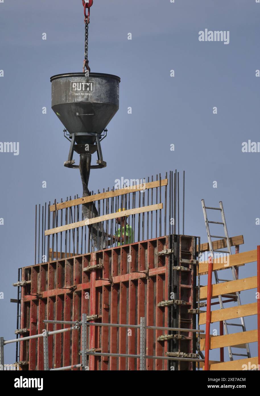 Construction, a sector still in crisis, recorded a further contraction ...