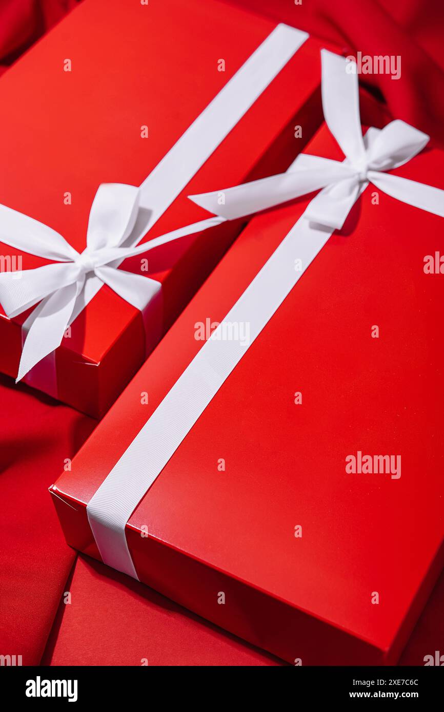 Gifts christmas tree red hi-res stock photography and images - Alamy