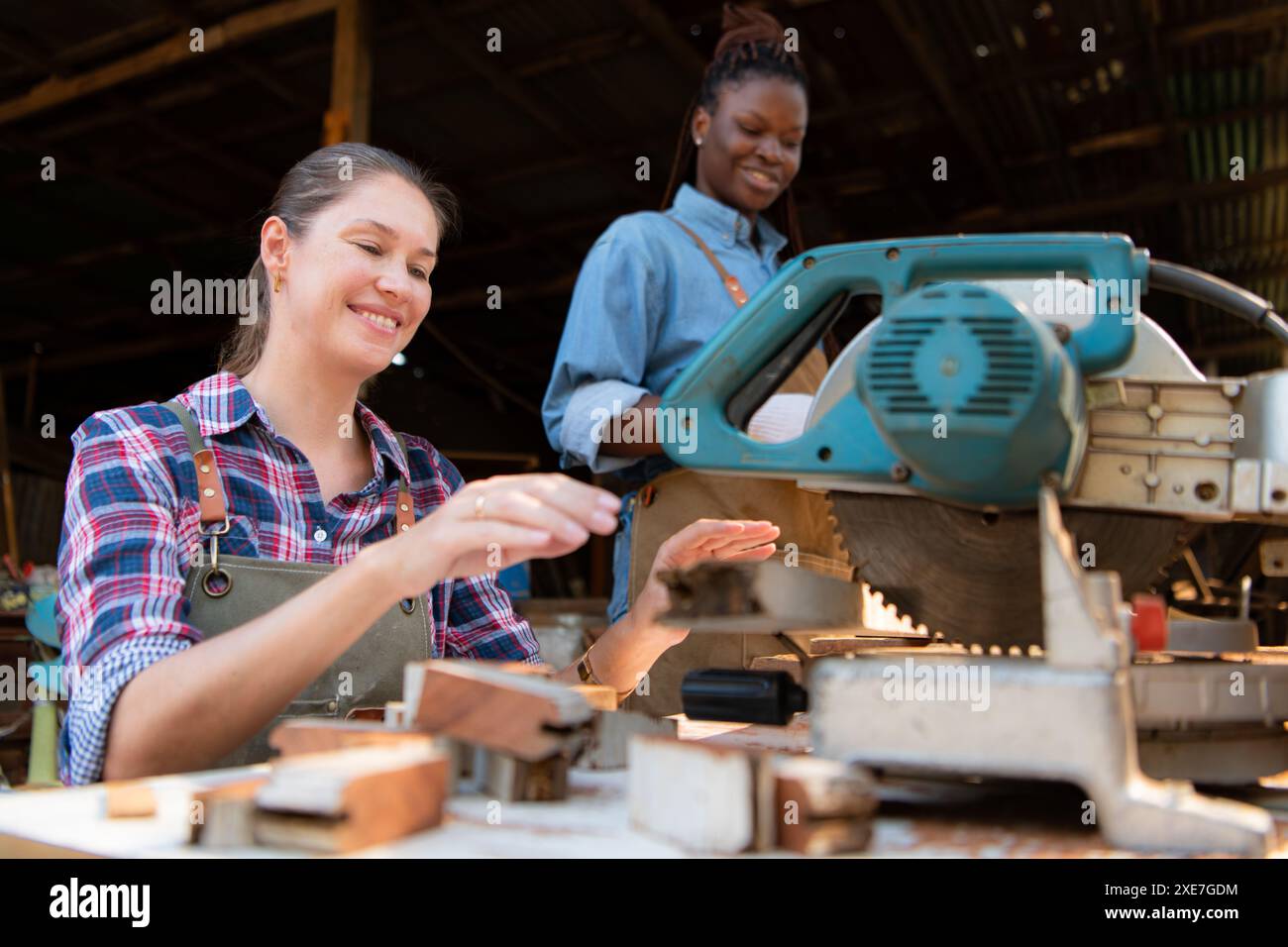 Female carpenter handyman woman hi-res stock photography and images - Alamy