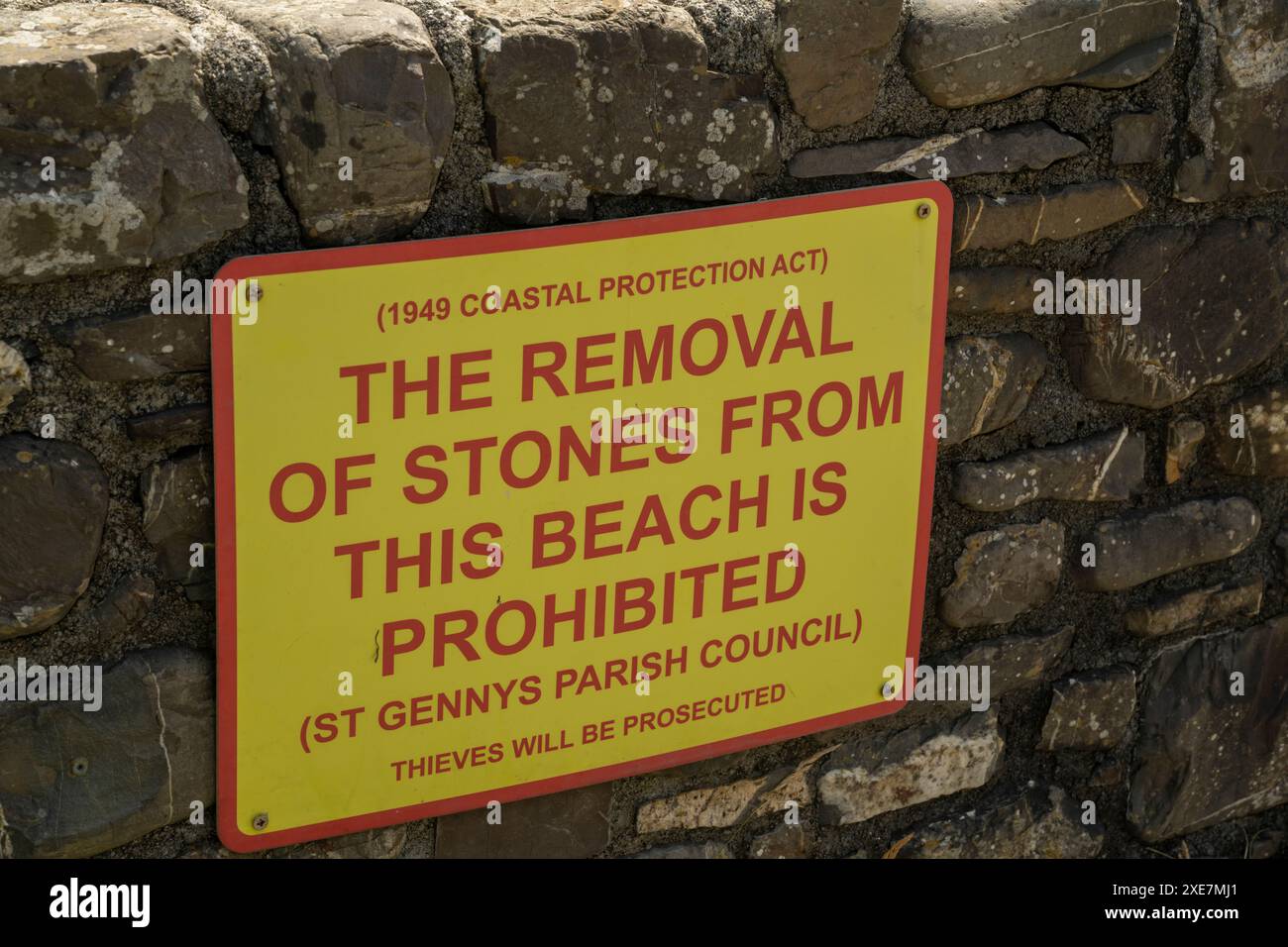 Do not throw stones at this sign hi-res stock photography and images ...