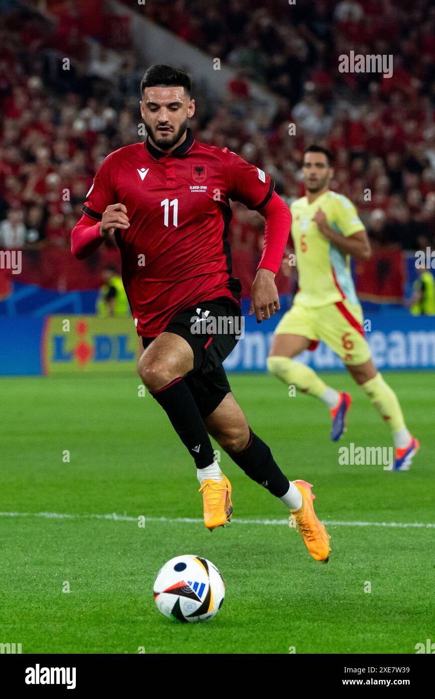 Armando Broja (Albanien, #11) am Ball, GER, Albania (ALB) vs Spain (ESP ...