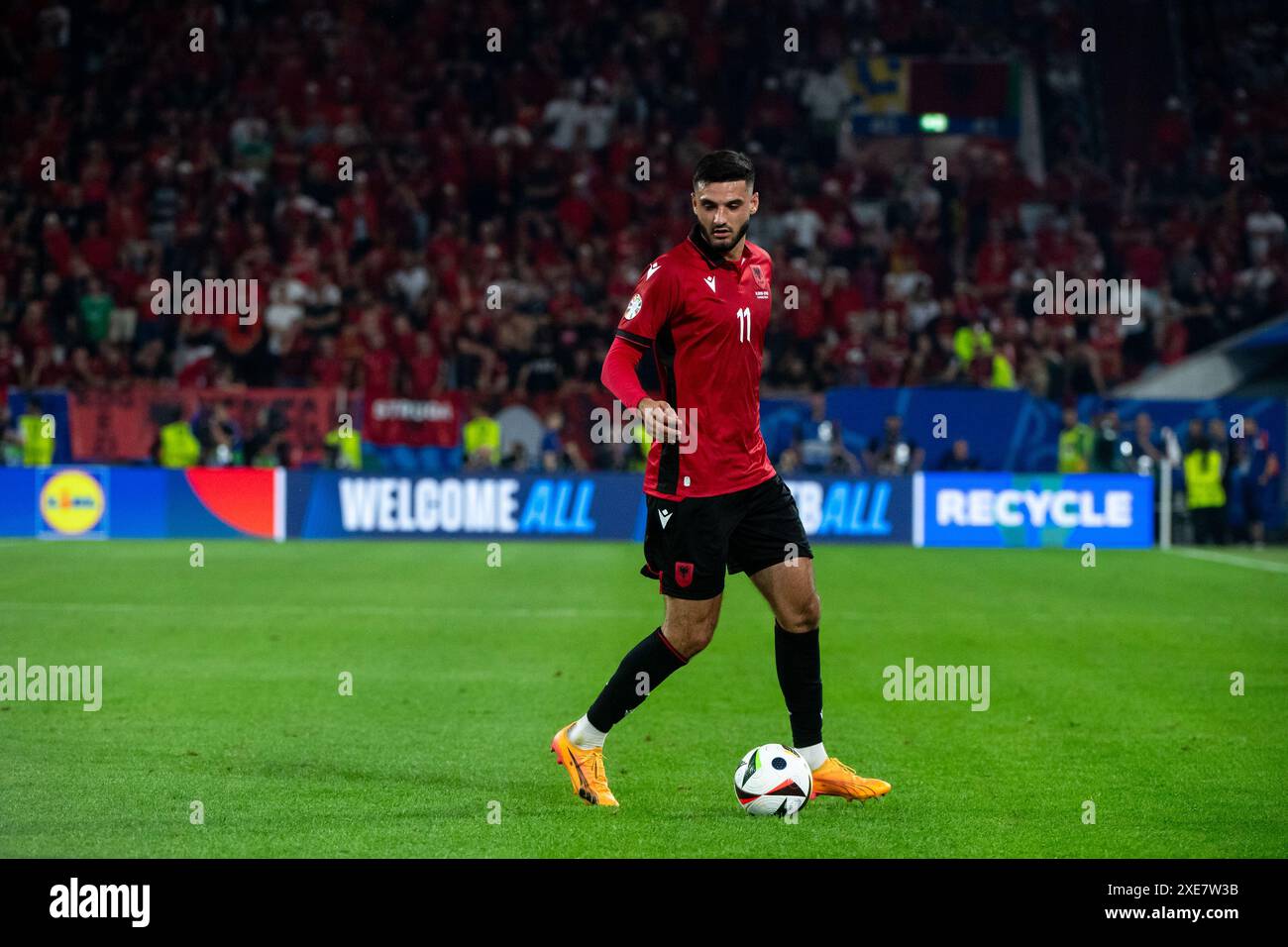 Armando Broja (Albanien, #11) am Ball, GER, Albania (ALB) vs Spain (ESP ...