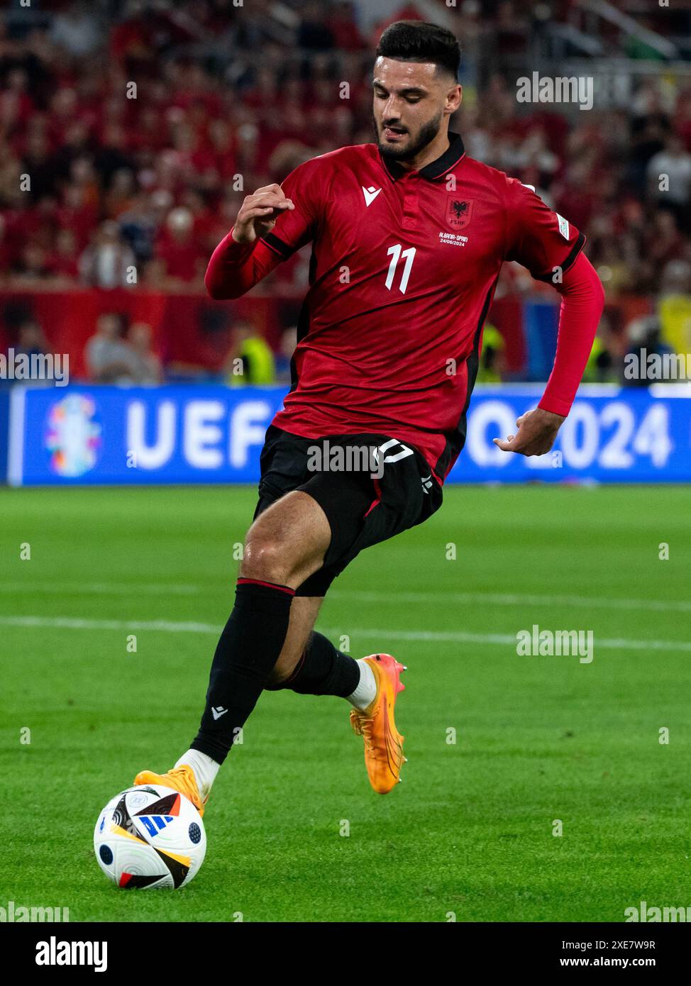 Armando Broja (Albanien, #11) am Ball, GER, Albania (ALB) vs Spain (ESP ...