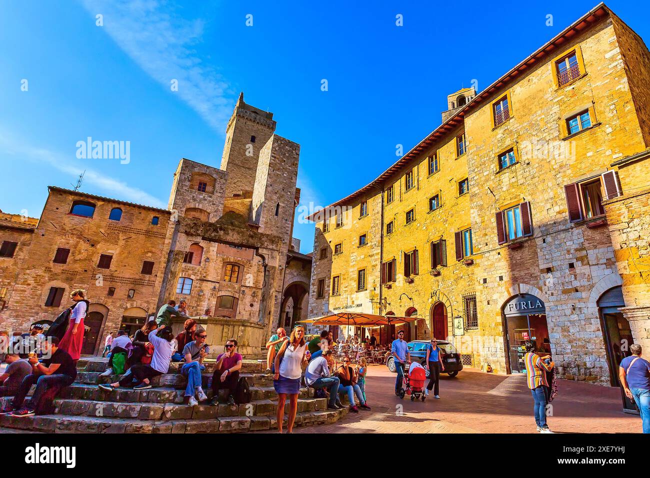 Rustic square landmark hi-res stock photography and images - Alamy
