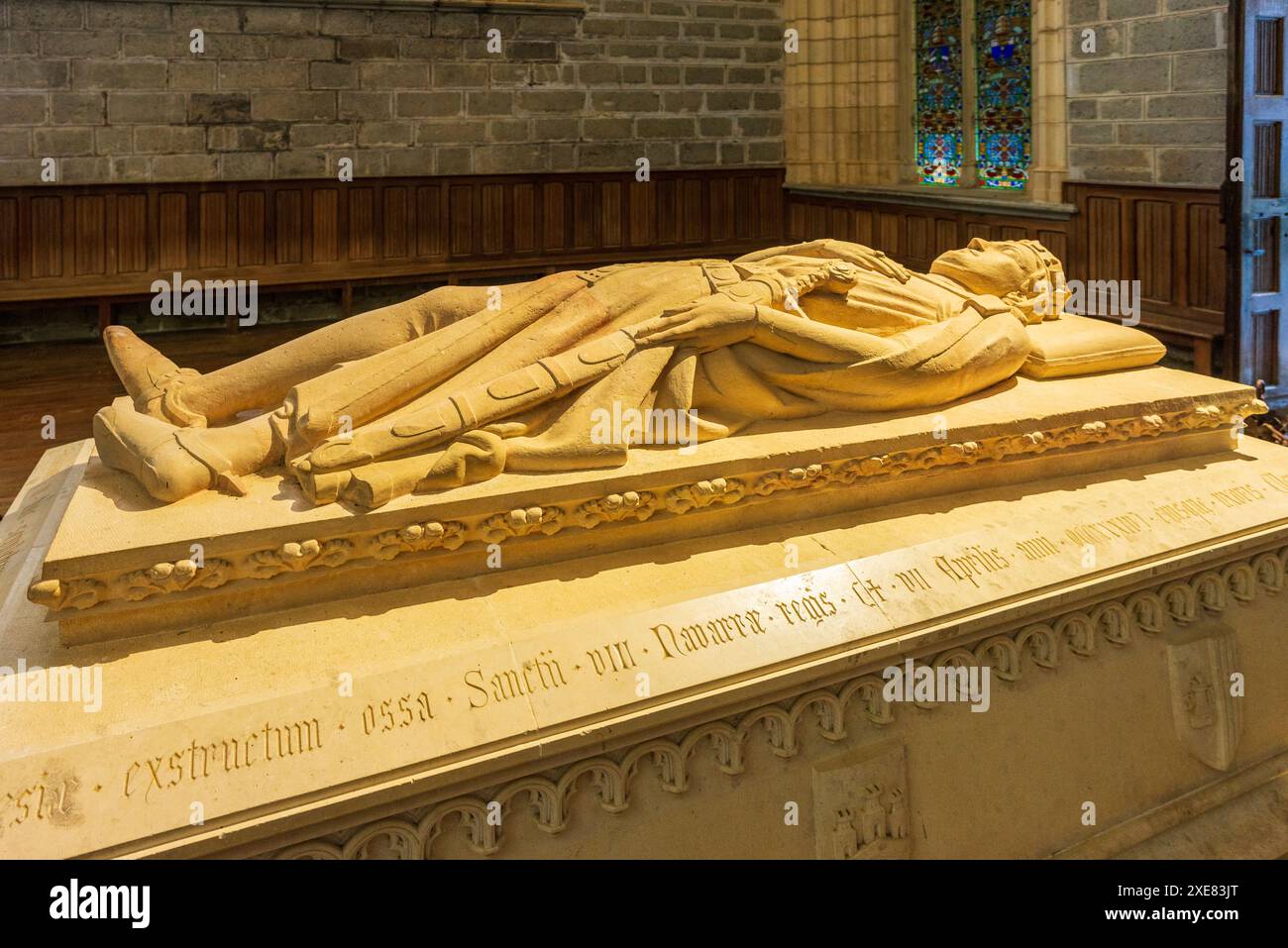 Medieval tomb monument hi-res stock photography and images - Alamy