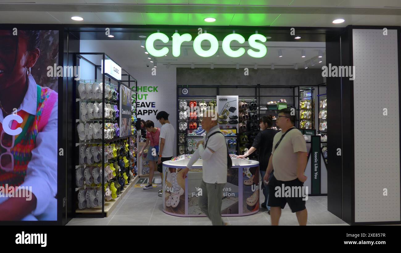 Crocs logo hi-res stock photography and images - Alamy