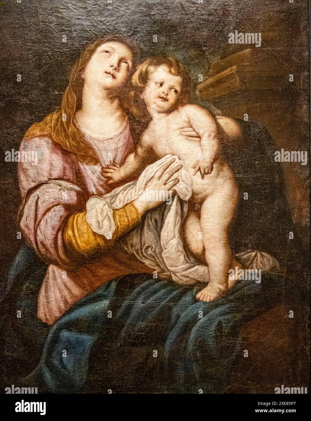 Lady with arms hi-res stock photography and images - Alamy