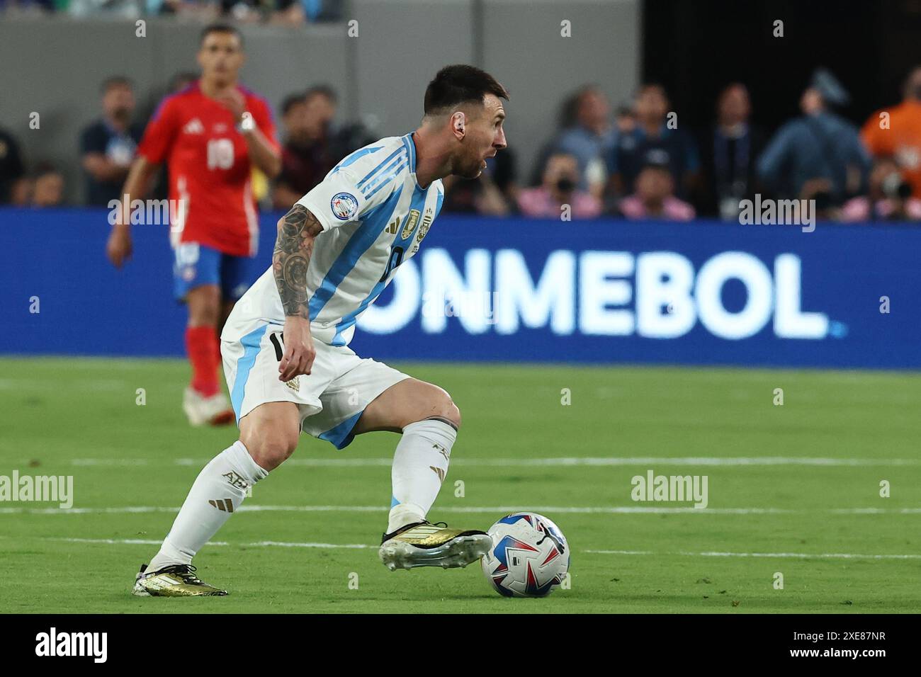 Argentina's forward Lionel Messi (C) controls the ball during the Copa ...