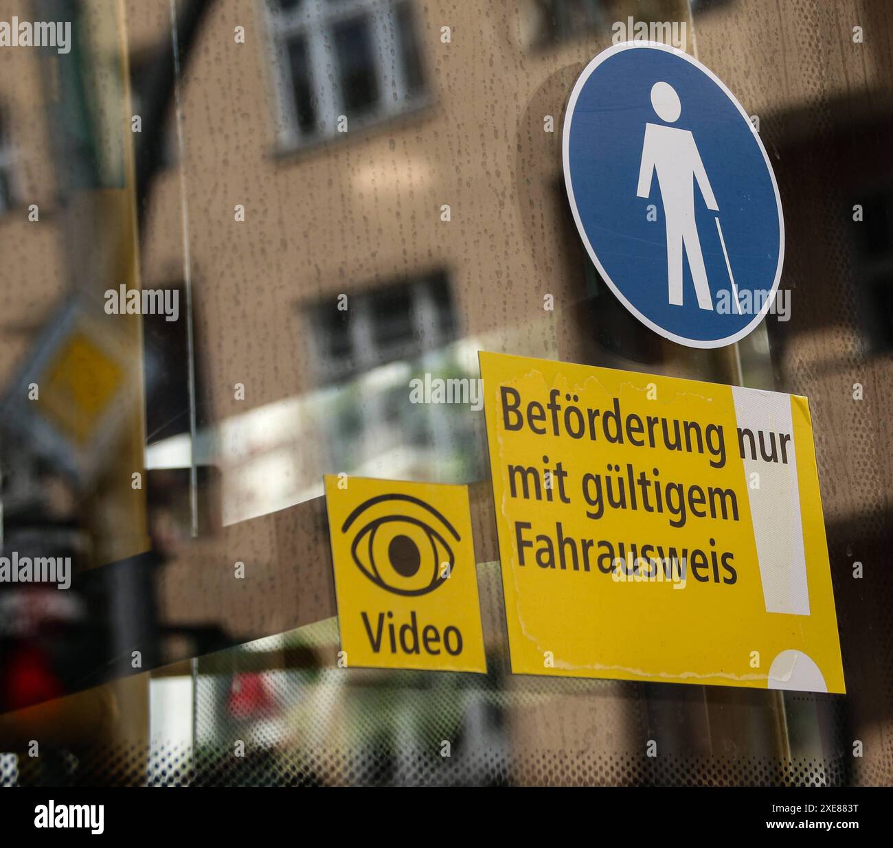 Hilfe bus hi-res stock photography and images - Alamy