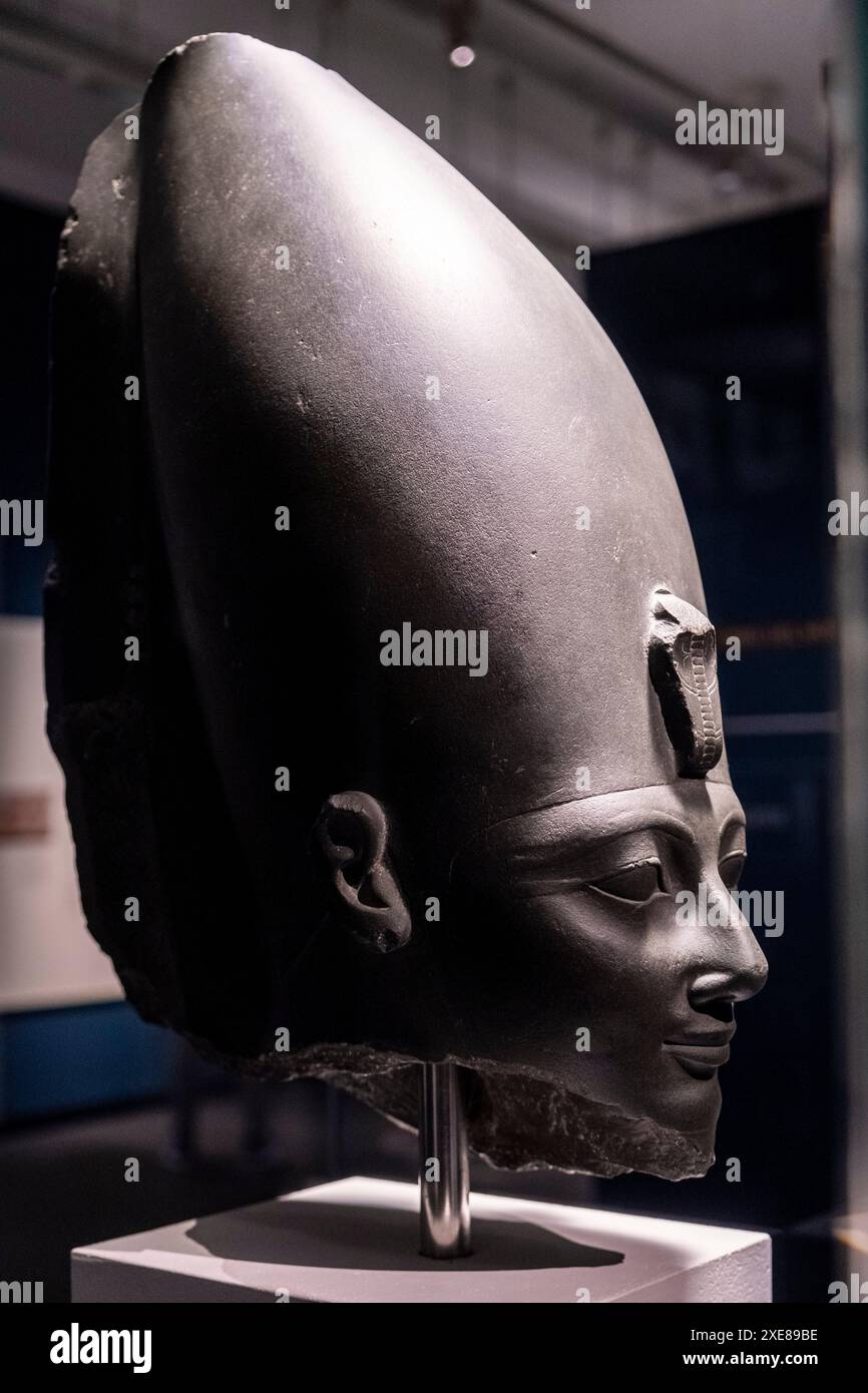 Head of pharaoh Tuthmosis III Stock Photo - Alamy