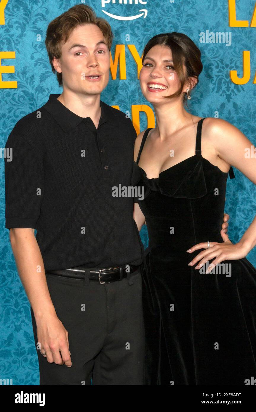 Martin Taube und Emily Bader bei der Premiere der Amazon Prime Video ...