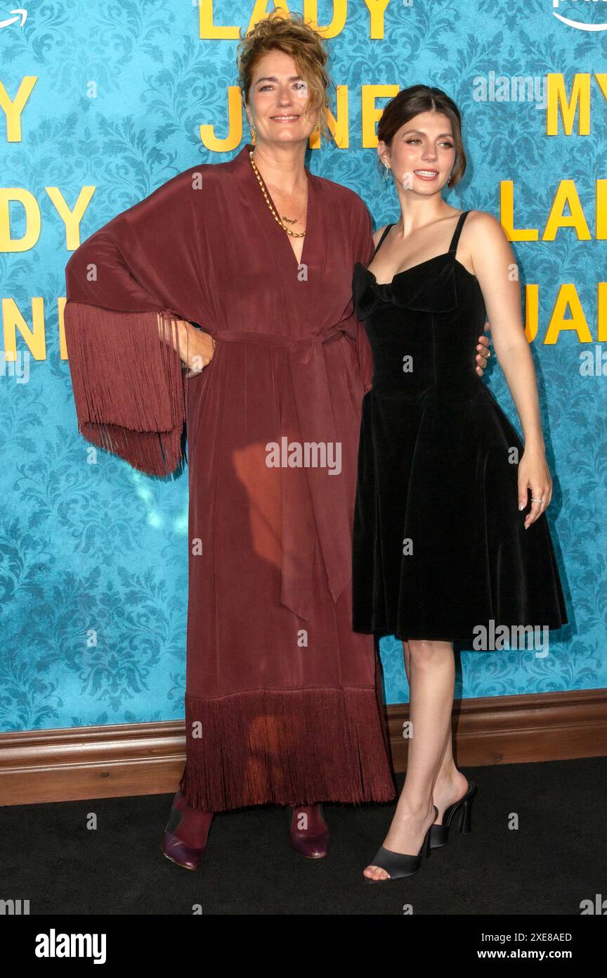Anna Chancellor und Emily Bader bei der Premiere der Amazon Prime Video ...