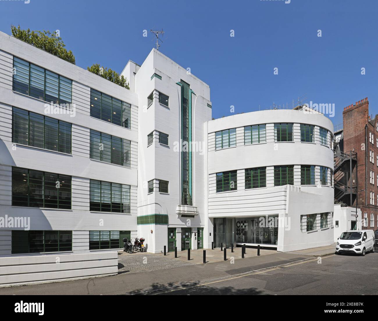 Art deco garage hi-res stock photography and images - Alamy
