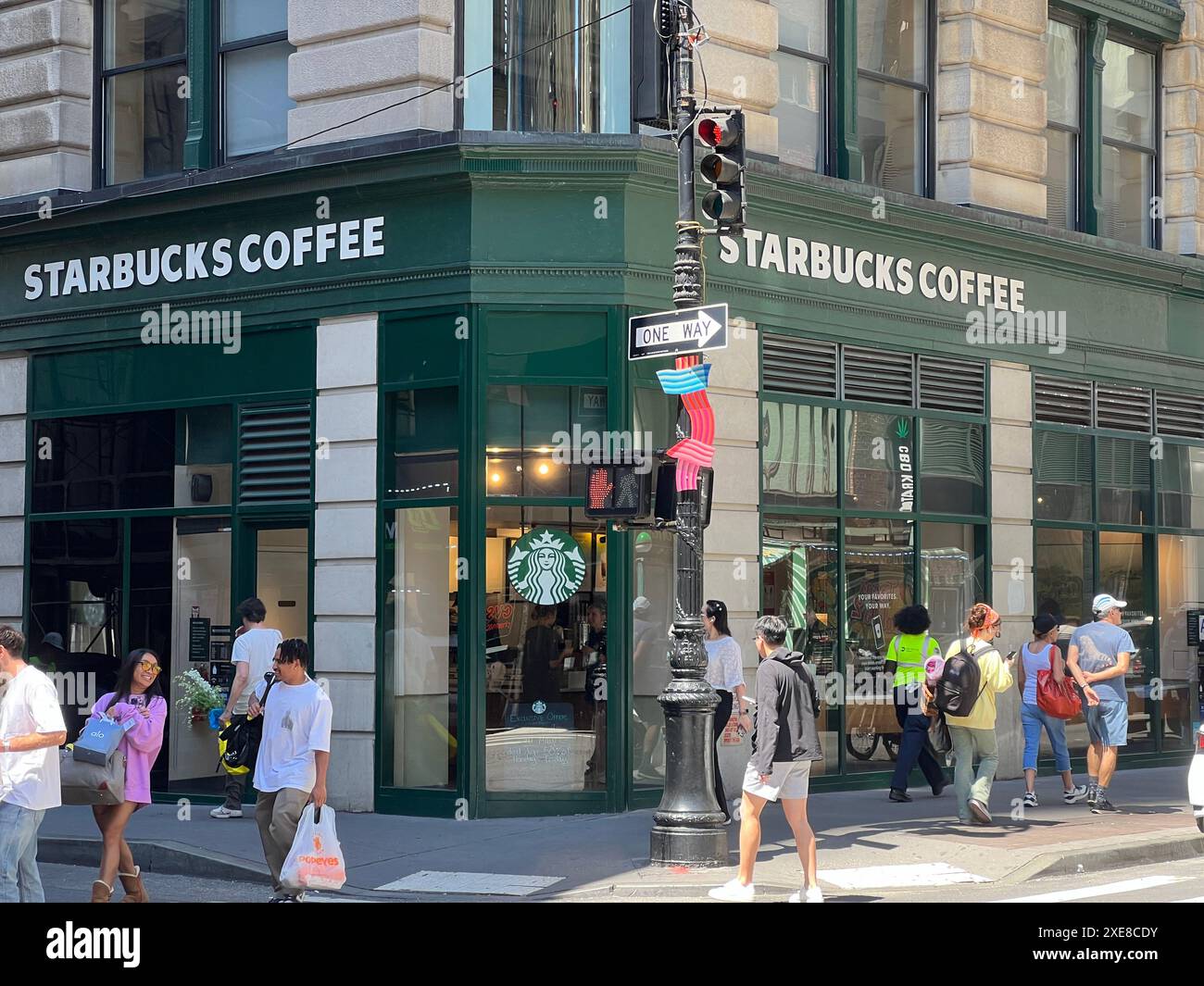 Starbucks spring hi-res stock photography and images - Alamy