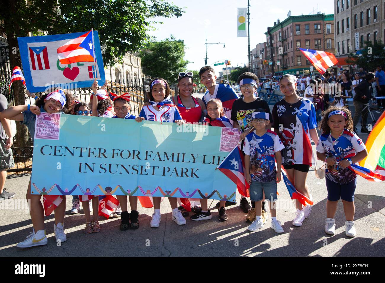 Puerto rican family park hi-res stock photography and images - Alamy