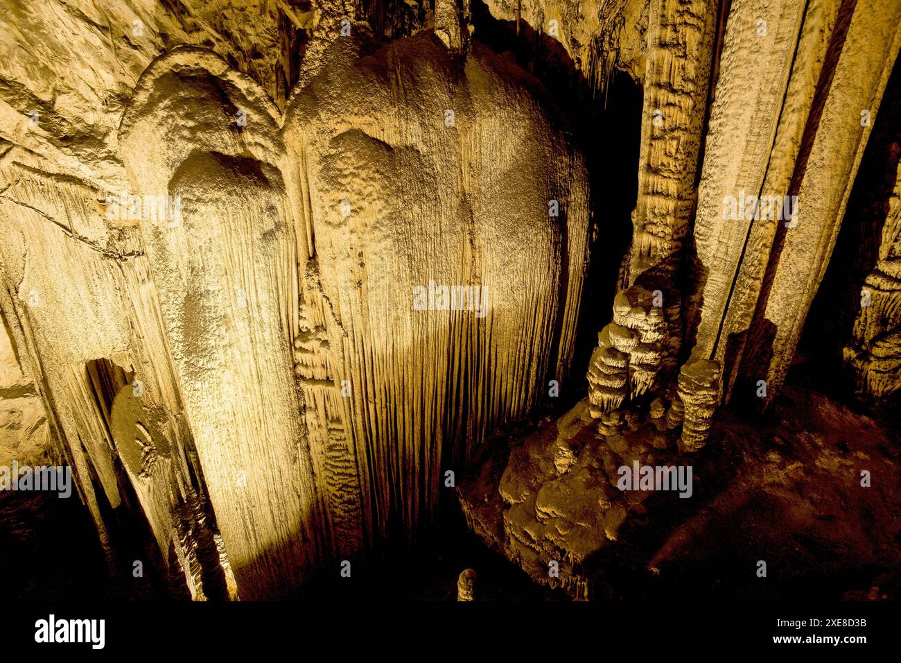 Caves geological hi-res stock photography and images - Alamy
