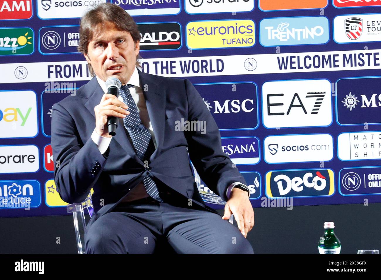 Antonio Conte new Napoli’s coach attends a press conference in Royal ...