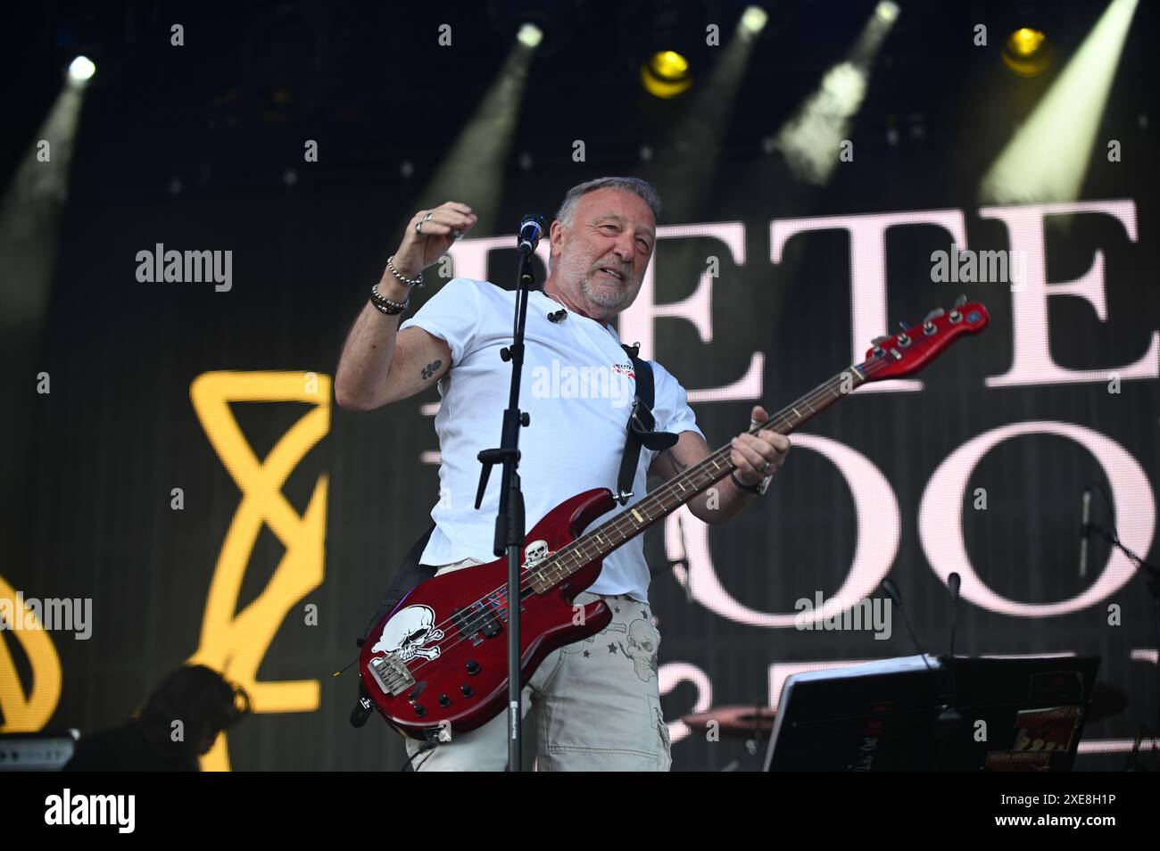 Peter Hoo and the Light Performing at Lets Rock Leeds 80s Festival 2024 ...