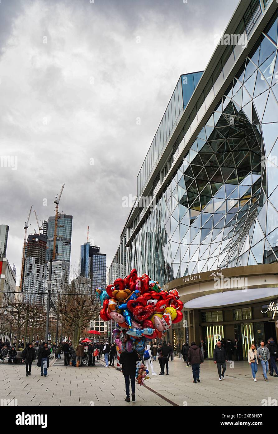Zeil shopping street in Frankfurt Main Stock Photo - Alamy