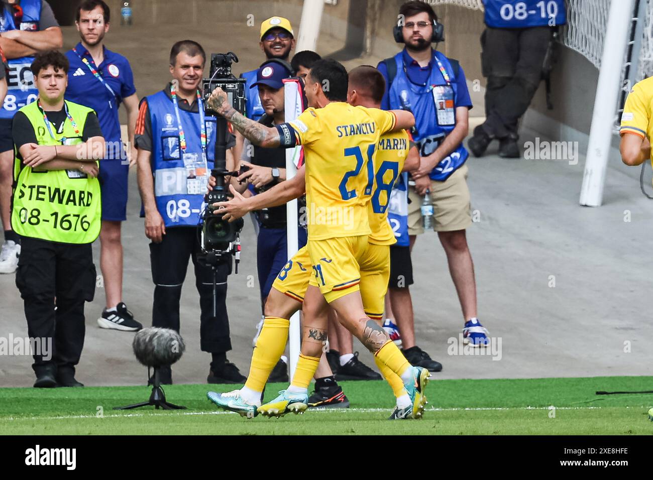 Tor fuer Rumaenien Ausgleich durch Elfmeter audgefuehrt von Razvan ...