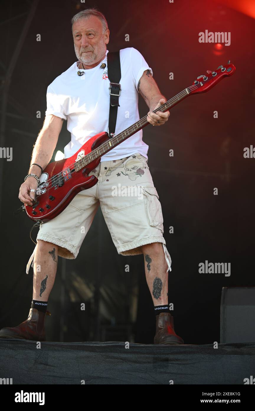 Peter Hoo and the Light Performing at Lets Rock Leeds 80s Festival 2024 ...