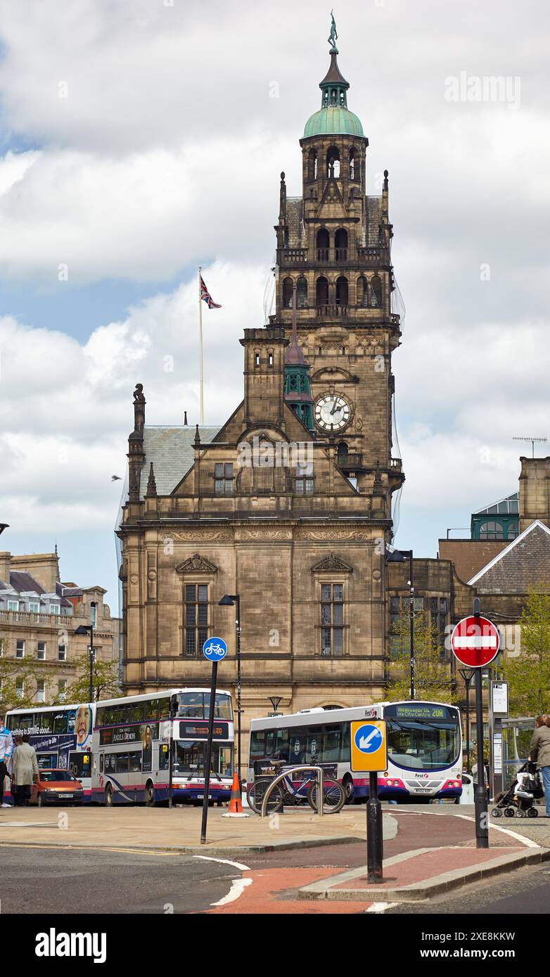 SHEFFIELD, ENGLAND - MAY 7, 2009: The high clock tower of the Sheffield ...