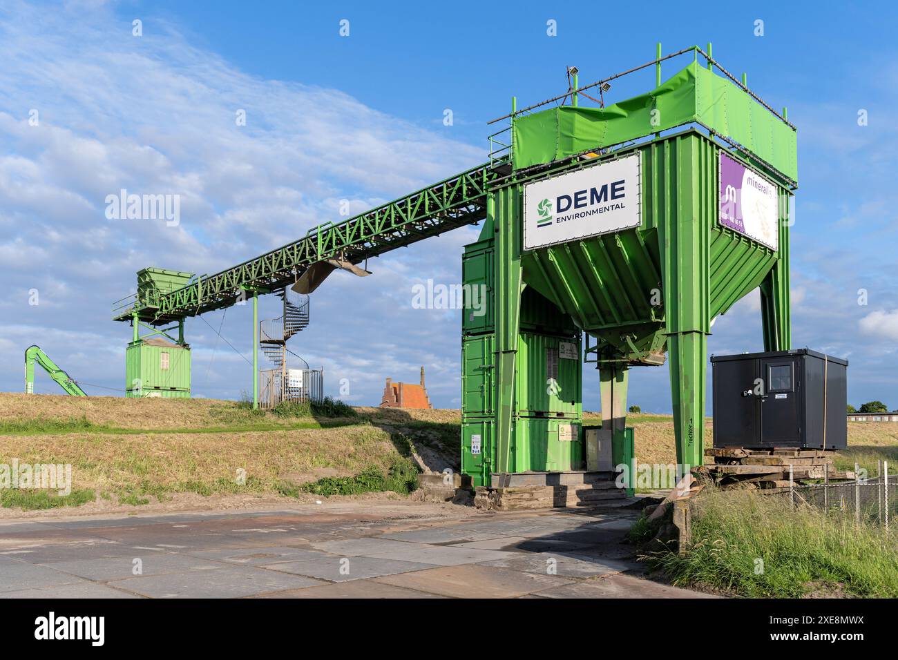 Sand unloader hi-res stock photography and images - Alamy