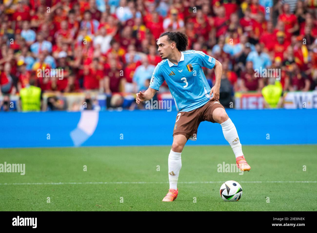 Arthur Theate (Belgien, #03) am Ball, GER, Ukraine (UKR) vs Belgium ...