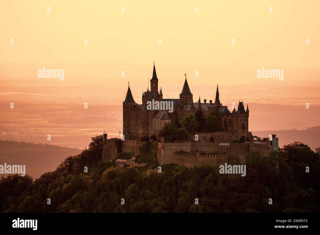 View back wall castle hi-res stock photography and images - Alamy