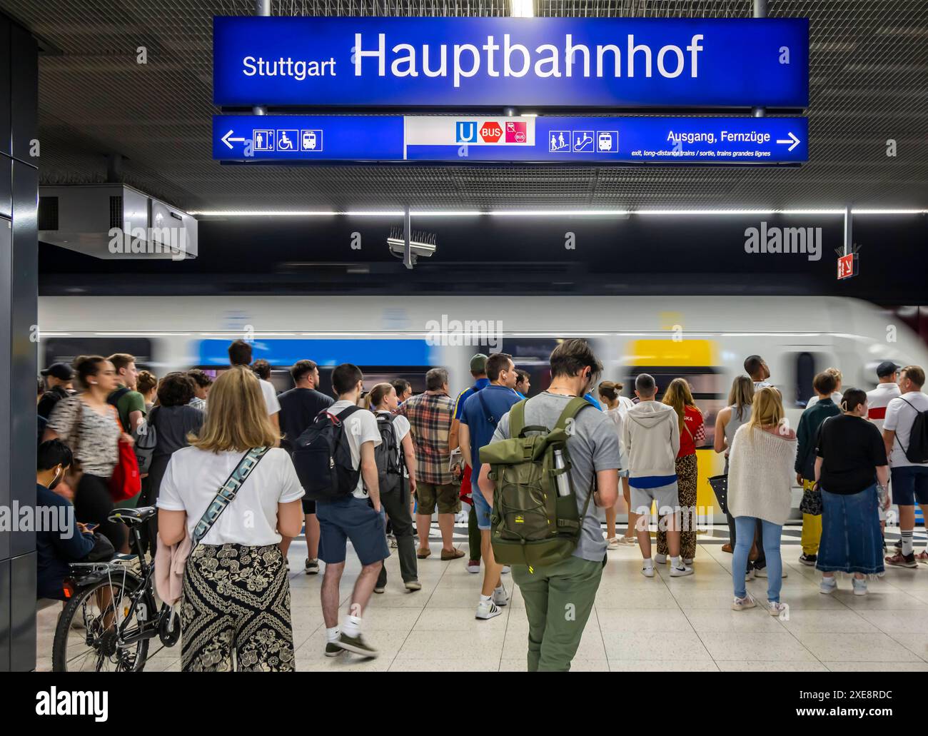 Hauptbahnhof Stuttgart. S-Bahn Bahnsteig. // 26.06.2024: Stuttgart ...