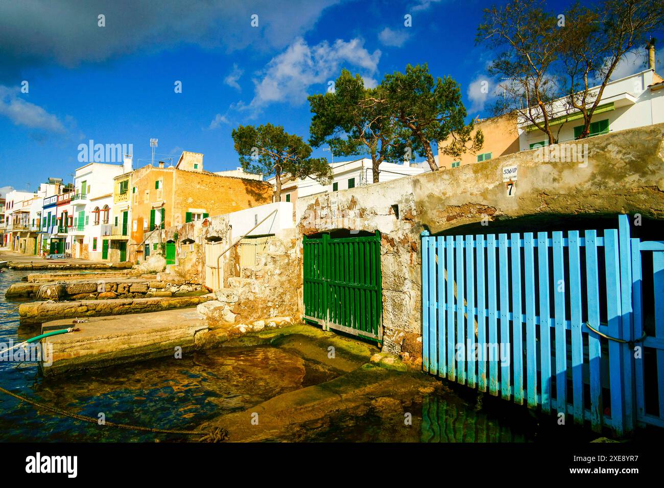 Traditional small boat pier Stock Photo - Alamy