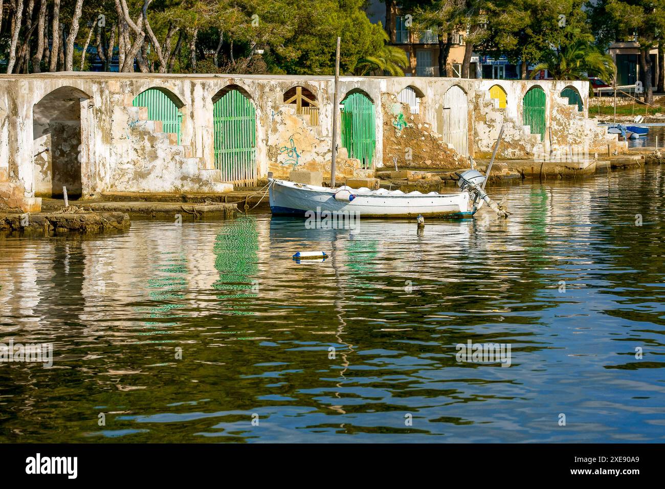 Traditional small boat pier Stock Photo - Alamy