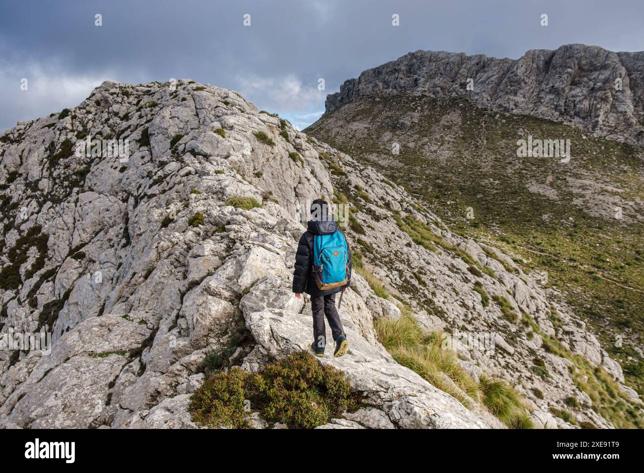 Lonely boy hi-res stock photography and images - Alamy