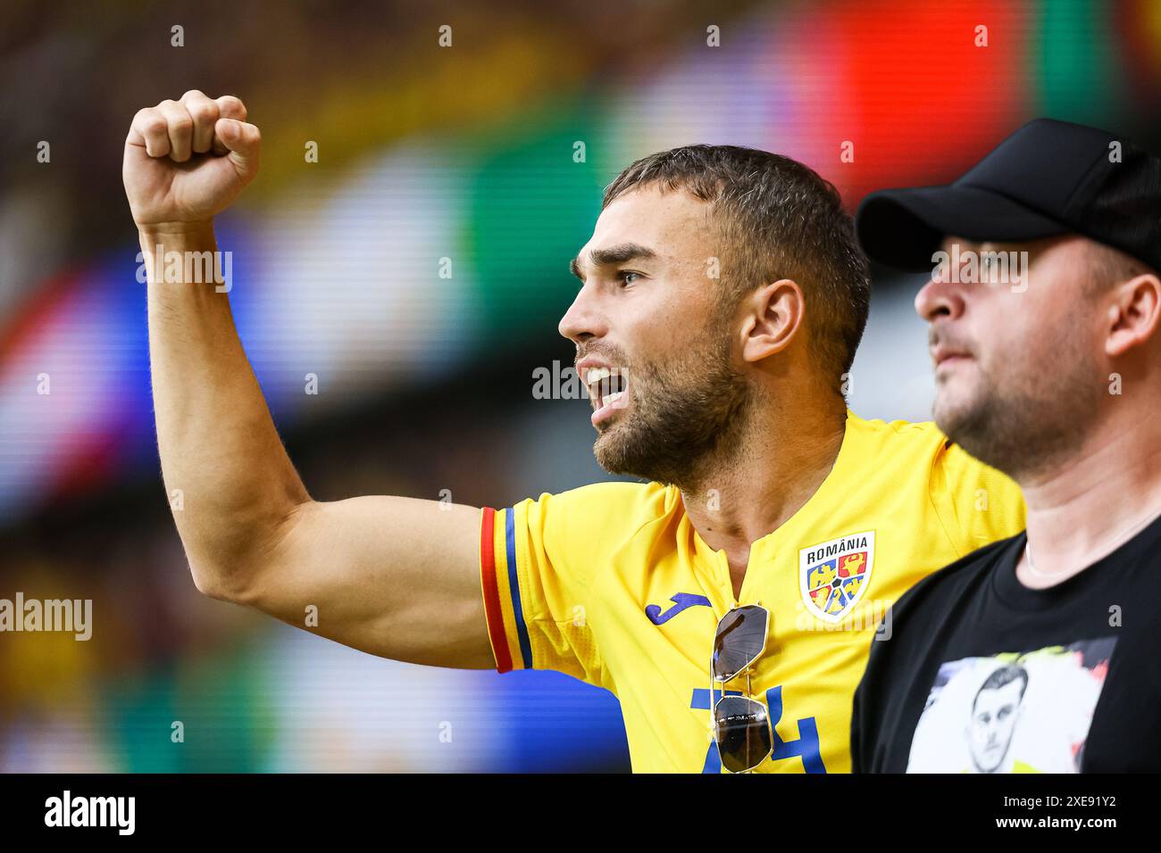 Endstand 1:1 Die rumaenische Mannschaft und die Fans feiern ab. GER ...