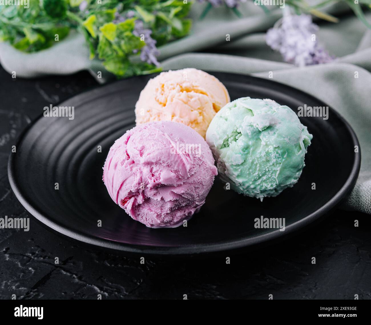 Strawberry ice cream cinnamon hi-res stock photography and images - Alamy