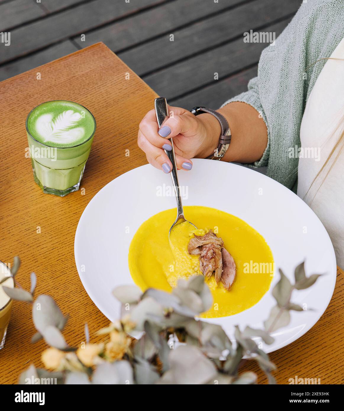 Lunch girl hi-res stock photography and images - Alamy