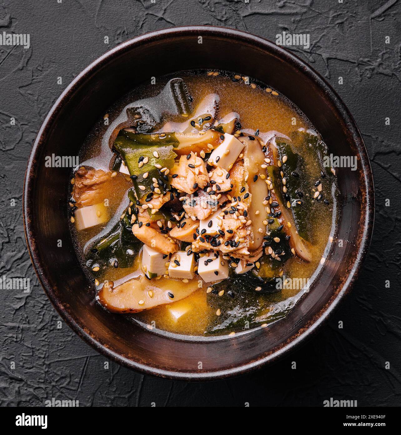 Traditional miso soup with wakame seaweeds Stock Photo - Alamy
