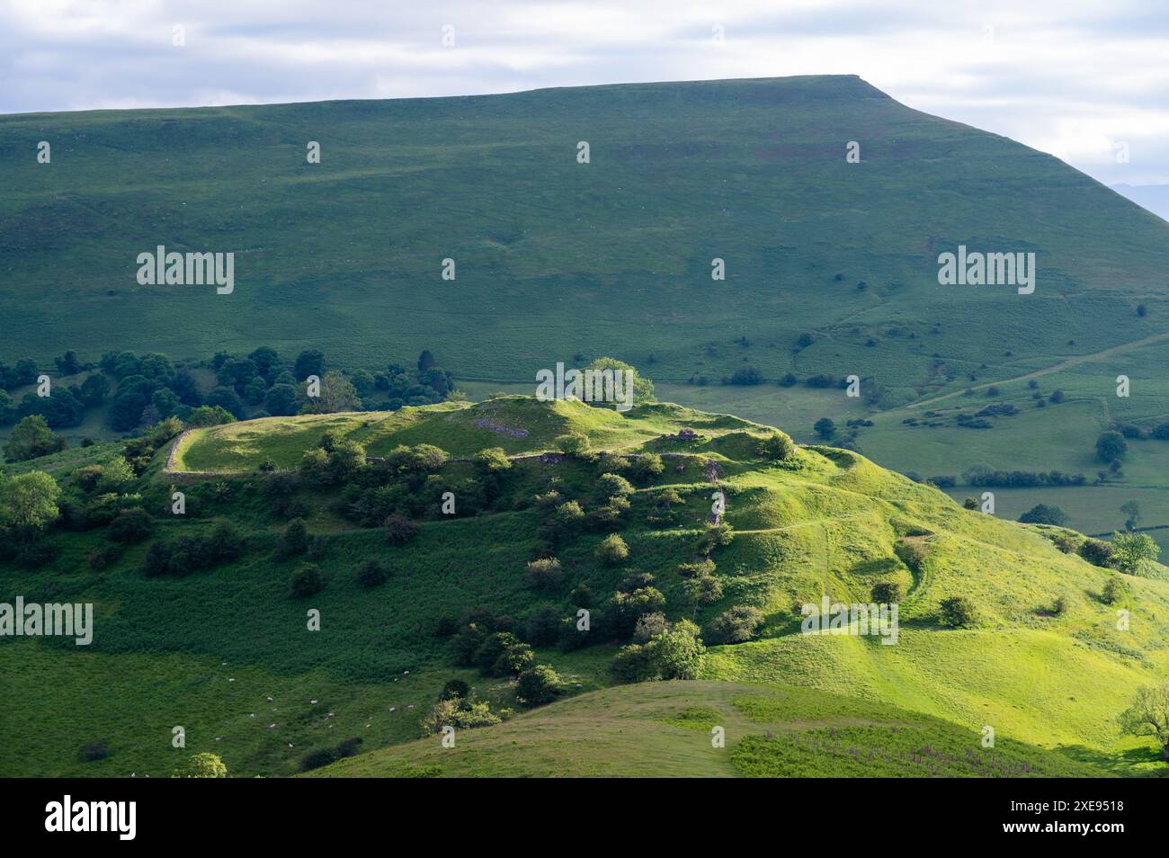Castell Dinas on Y Grib, the Dragon's Back, Black Mountains, Powys, UK ...