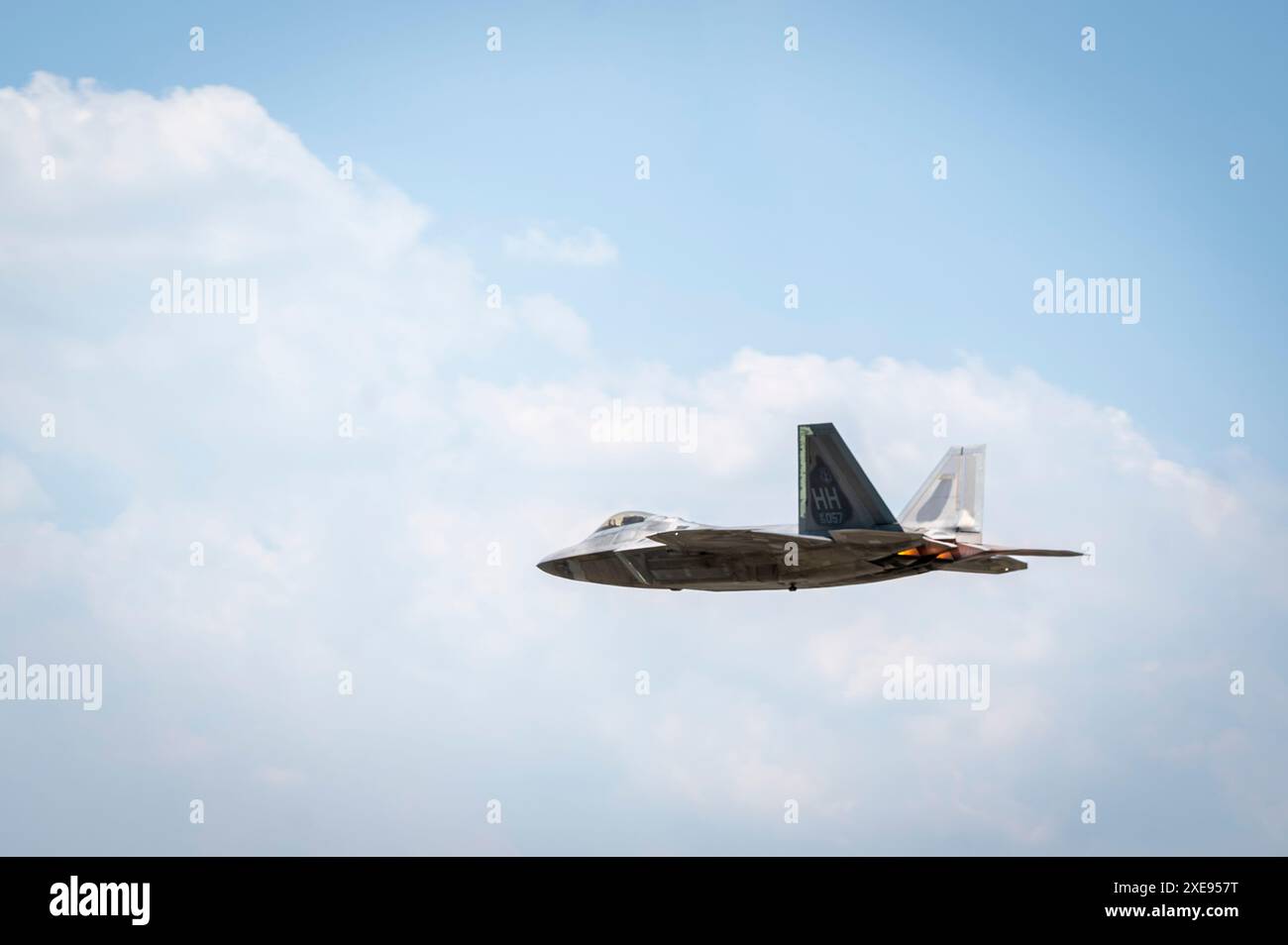 Kf 16 aircraft hi-res stock photography and images - Alamy