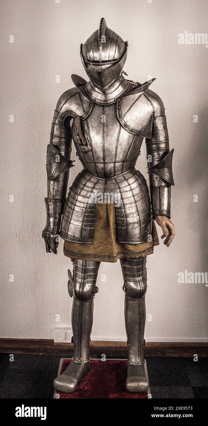 Armor 16th century hi-res stock photography and images - Alamy
