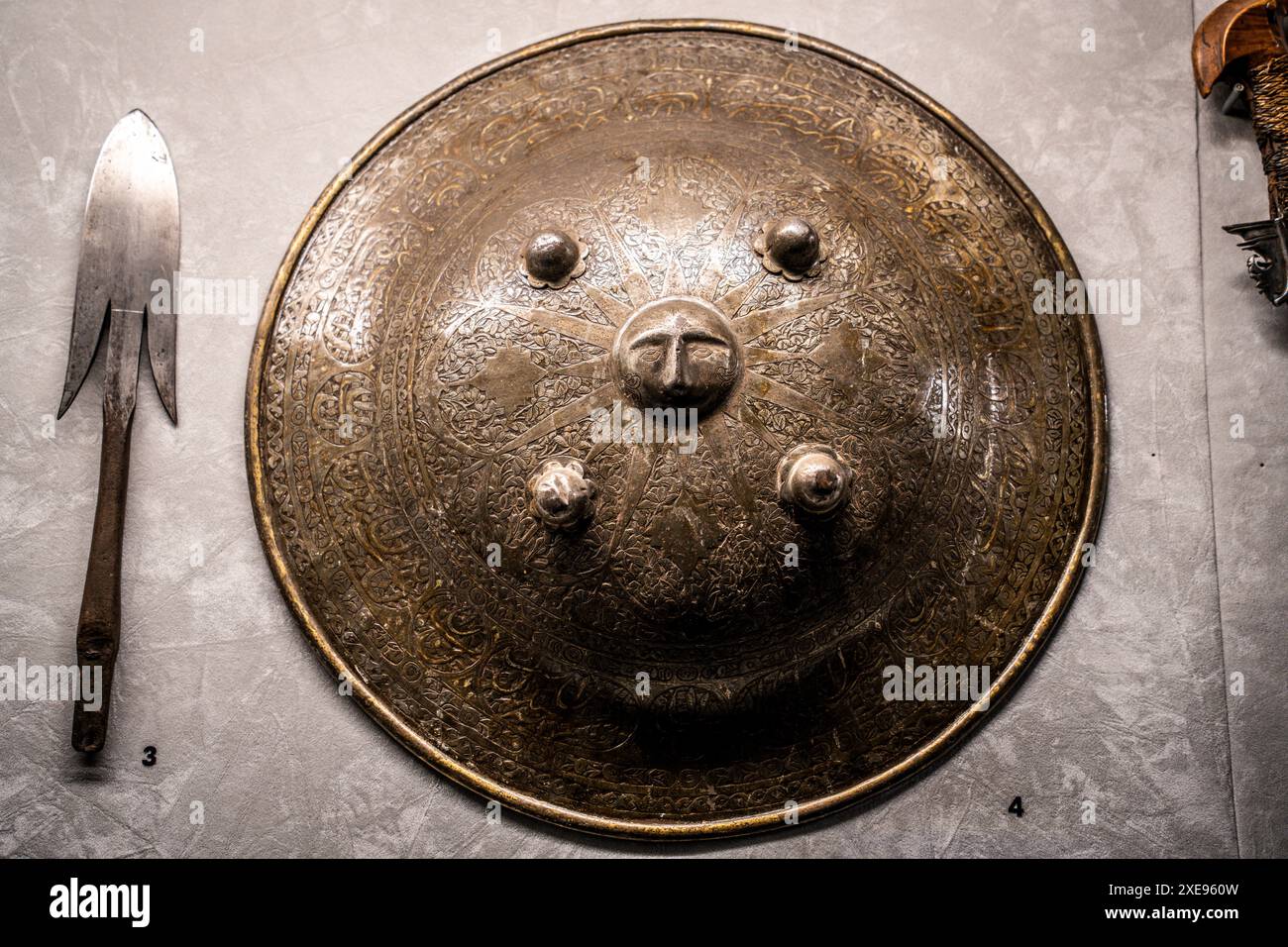 Buckler shield hi-res stock photography and images - Alamy